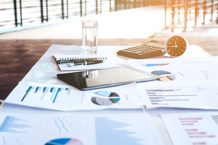 Annuity vs. Roth IRA: Pros and Cons for Retirement Income